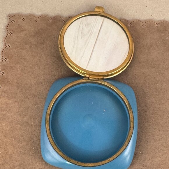 Vintage | Bags | Vintage Art Deco Blue Bakelite Powder Compact With A ...